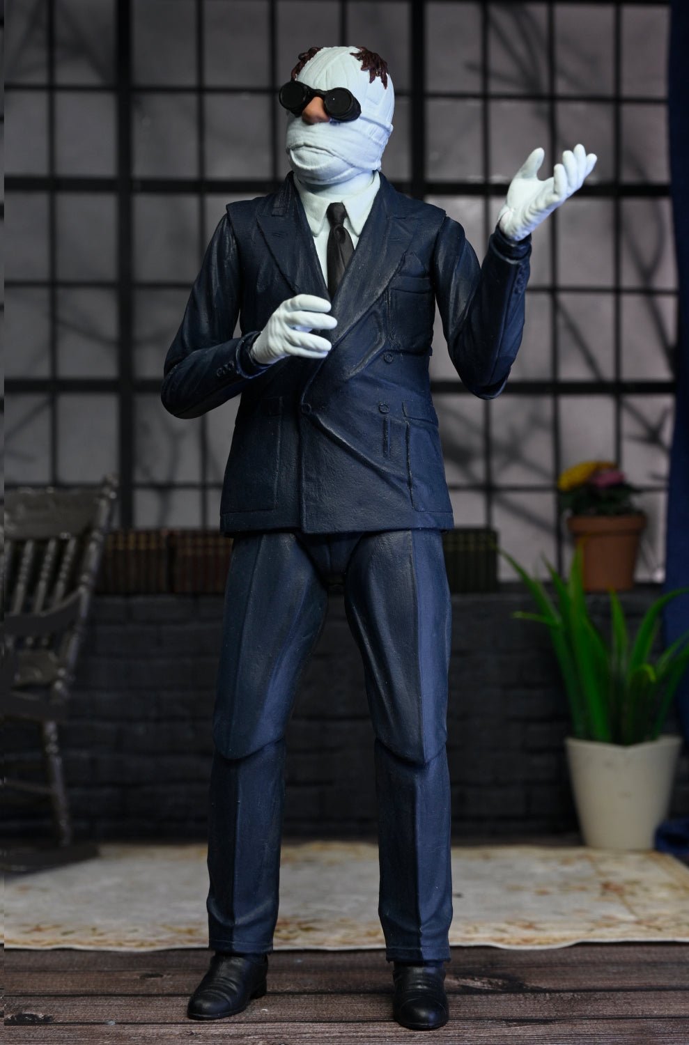 Universal Monsters – Glow-in-the-Dark Retro Invisible Man 7” Scale Act ...