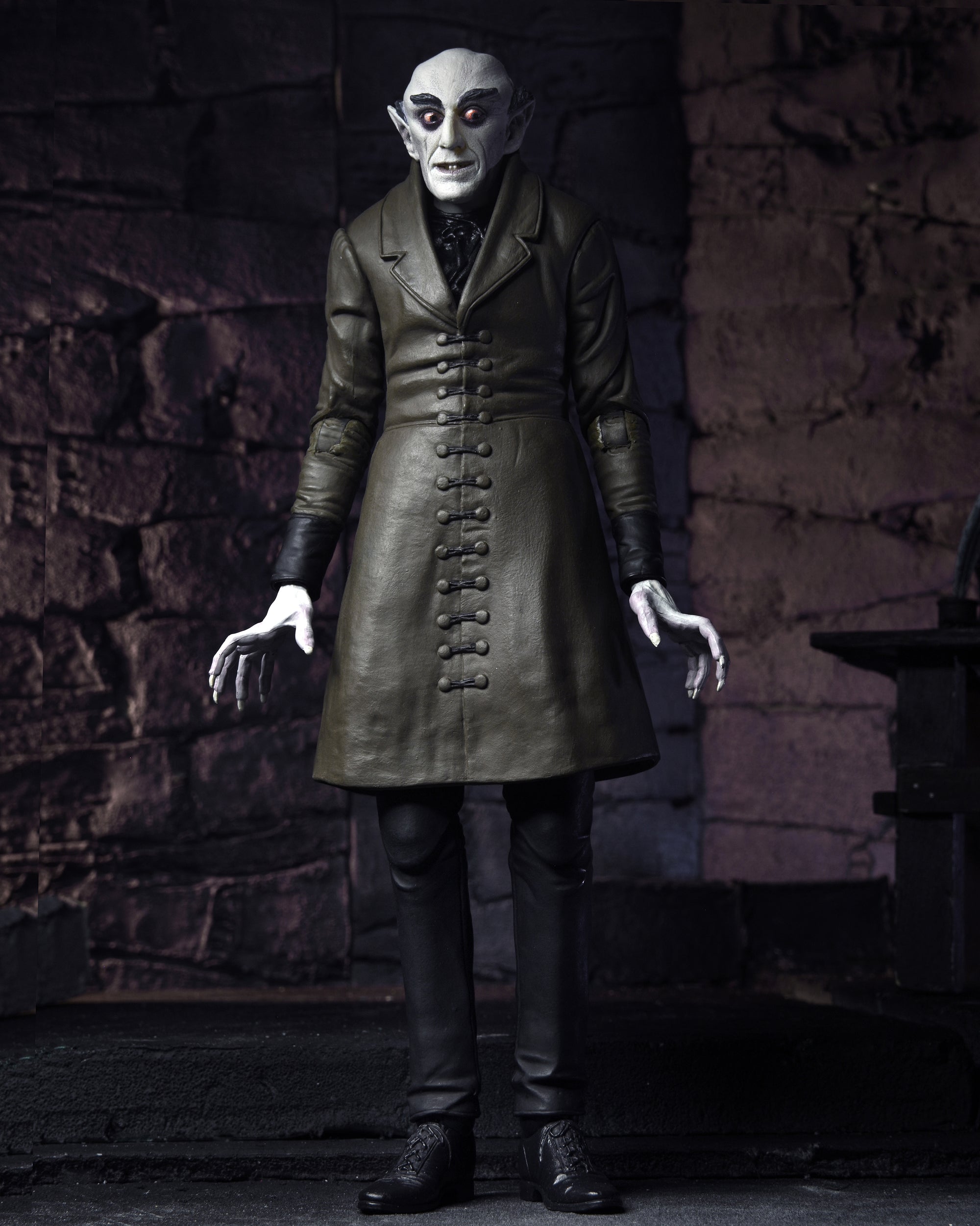 Nosferatu - Ultimate Count Orlok 7” Scale Action Figure (Color) – NECA