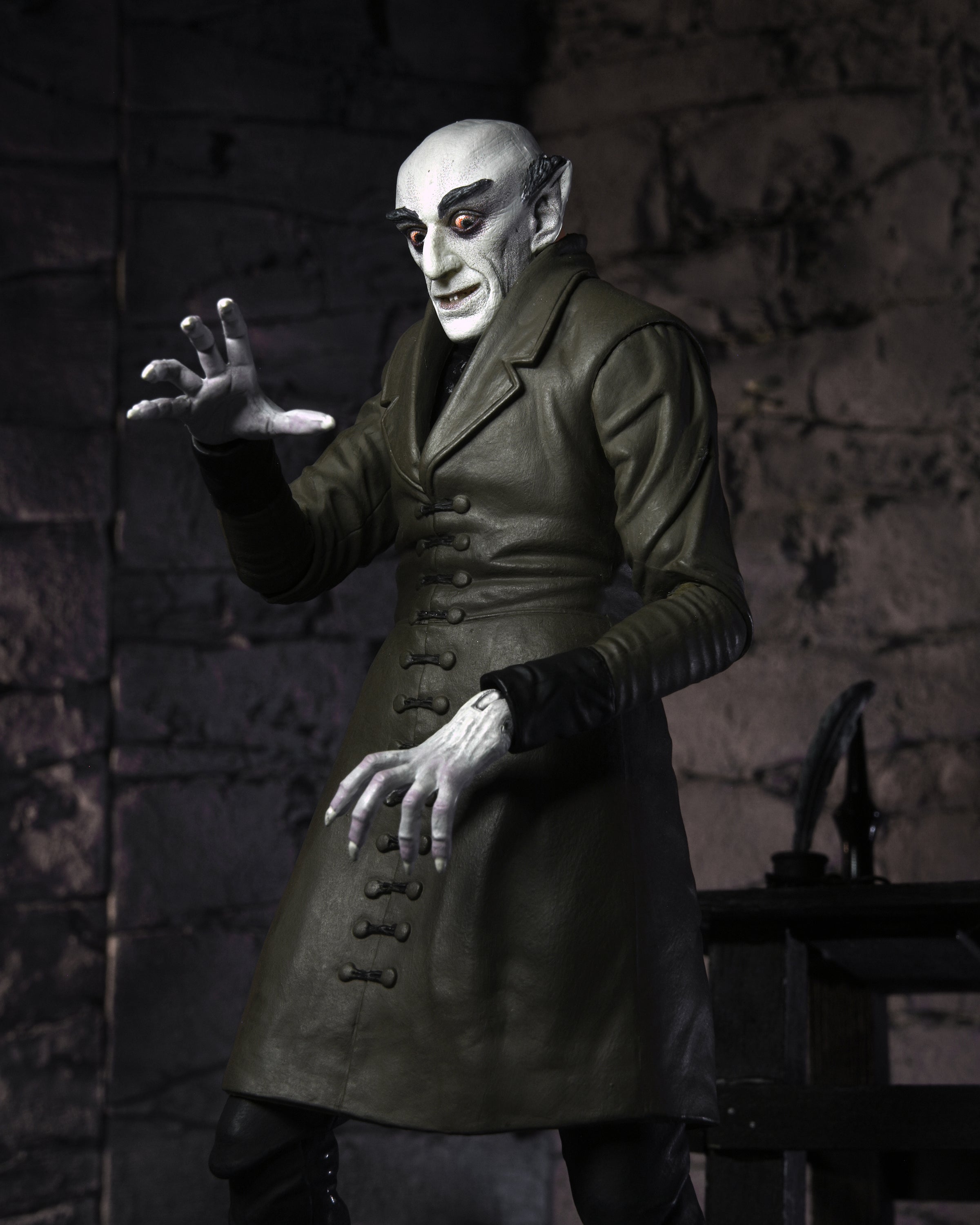 Nosferatu - Ultimate Count Orlok 7” Scale Action Figure (Color) – NECA