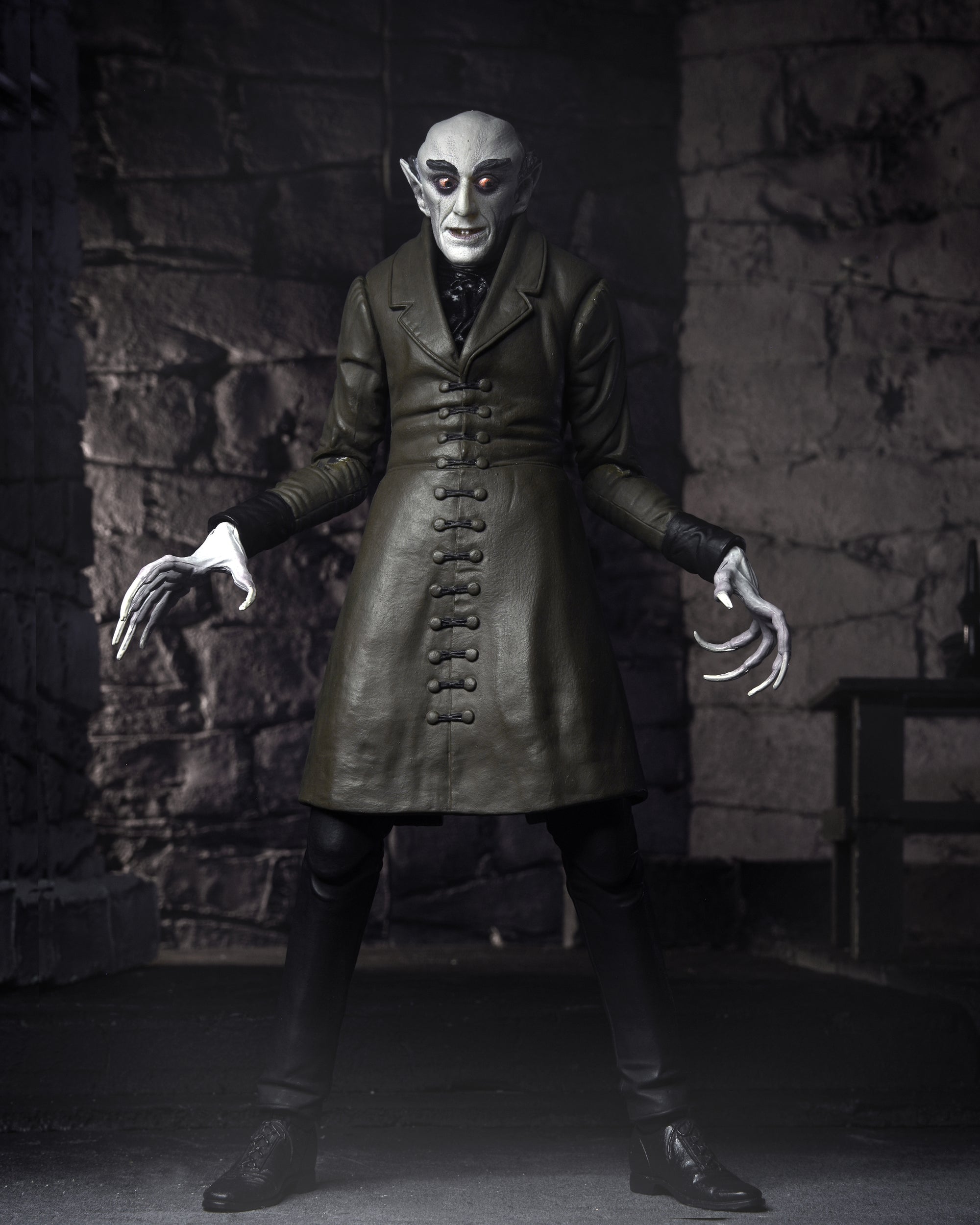 Nosferatu - Ultimate Count Orlok 7” Scale Action Figure (Color) – NECA