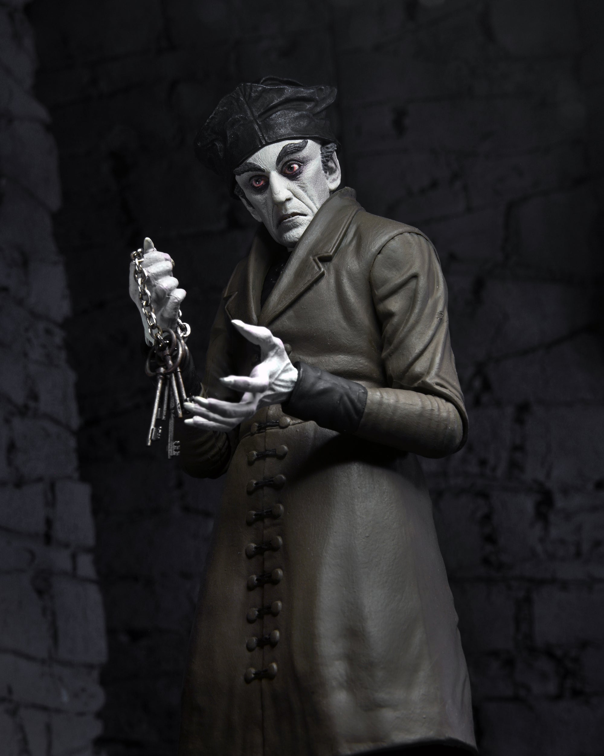 Nosferatu - Ultimate Count Orlok 7” Scale Action Figure (Color) – NECA