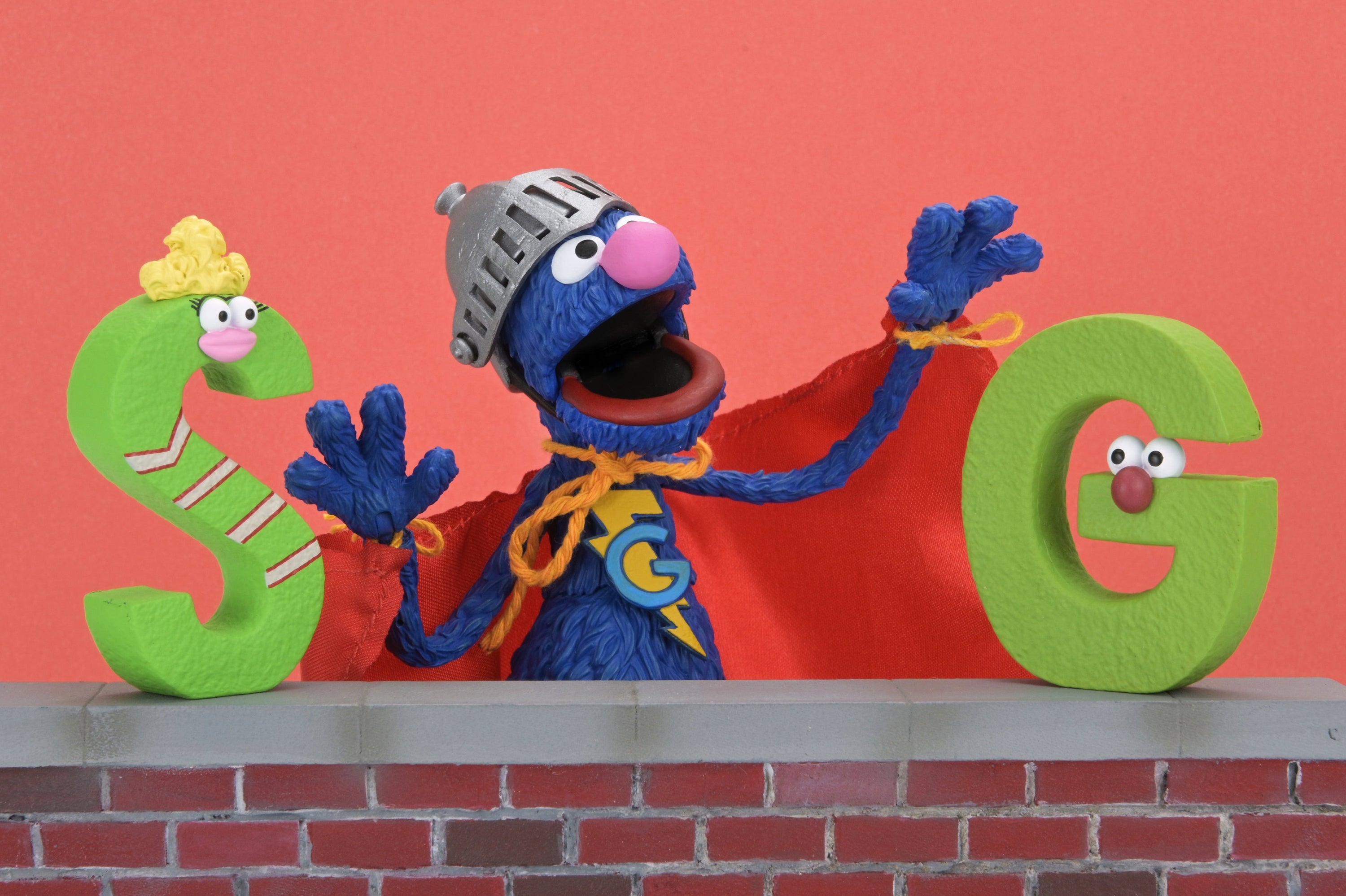 Sesame Street - Ultimate Super Grover 7" Scale Action Figure – NECA