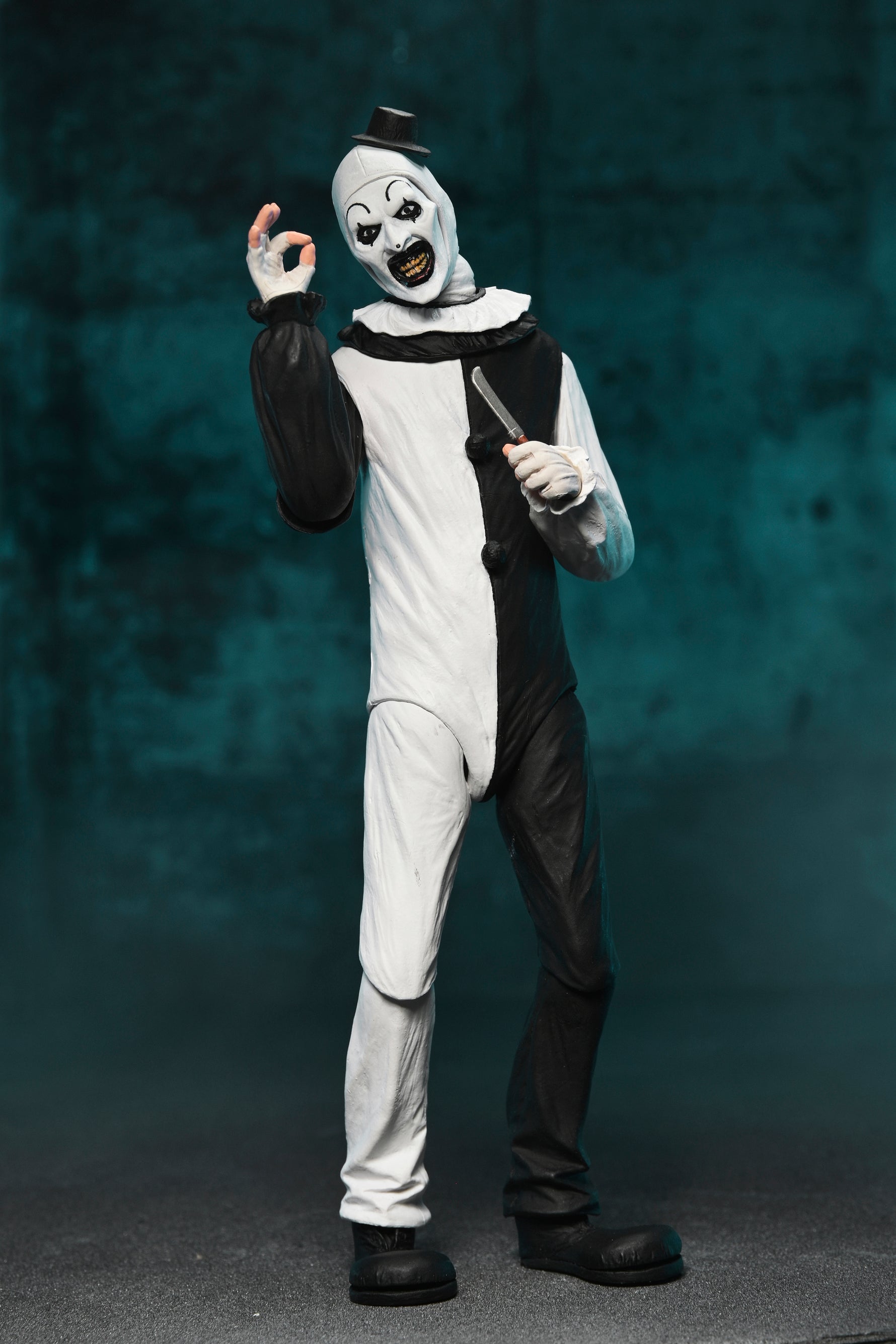 Terrifier - Ultimate Art the Clown 7" Scale Action Figure – NECA