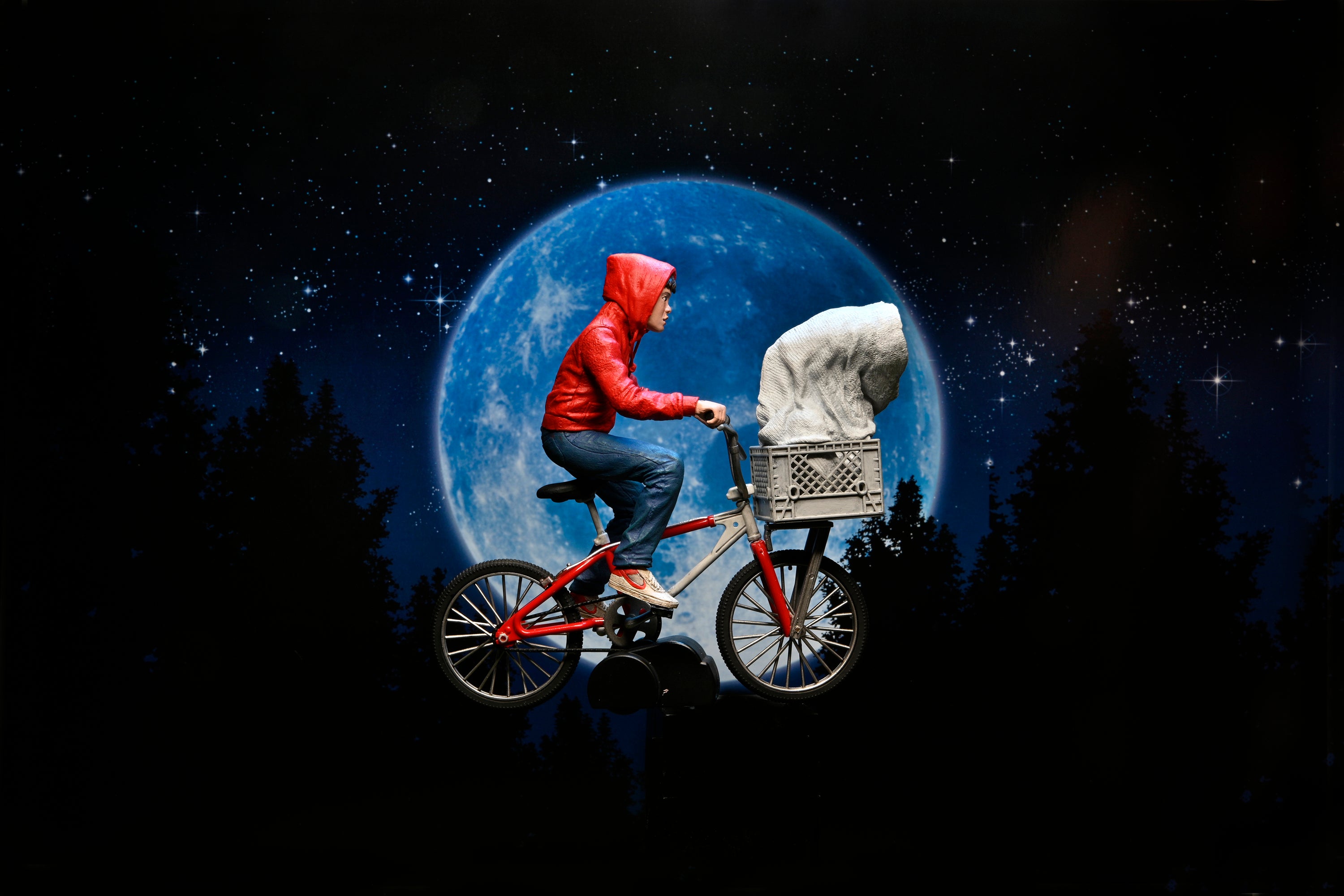 E.T. The Extra-Terrestrial - Elliott & E.T. on Bicycle (40th Anniversa ...