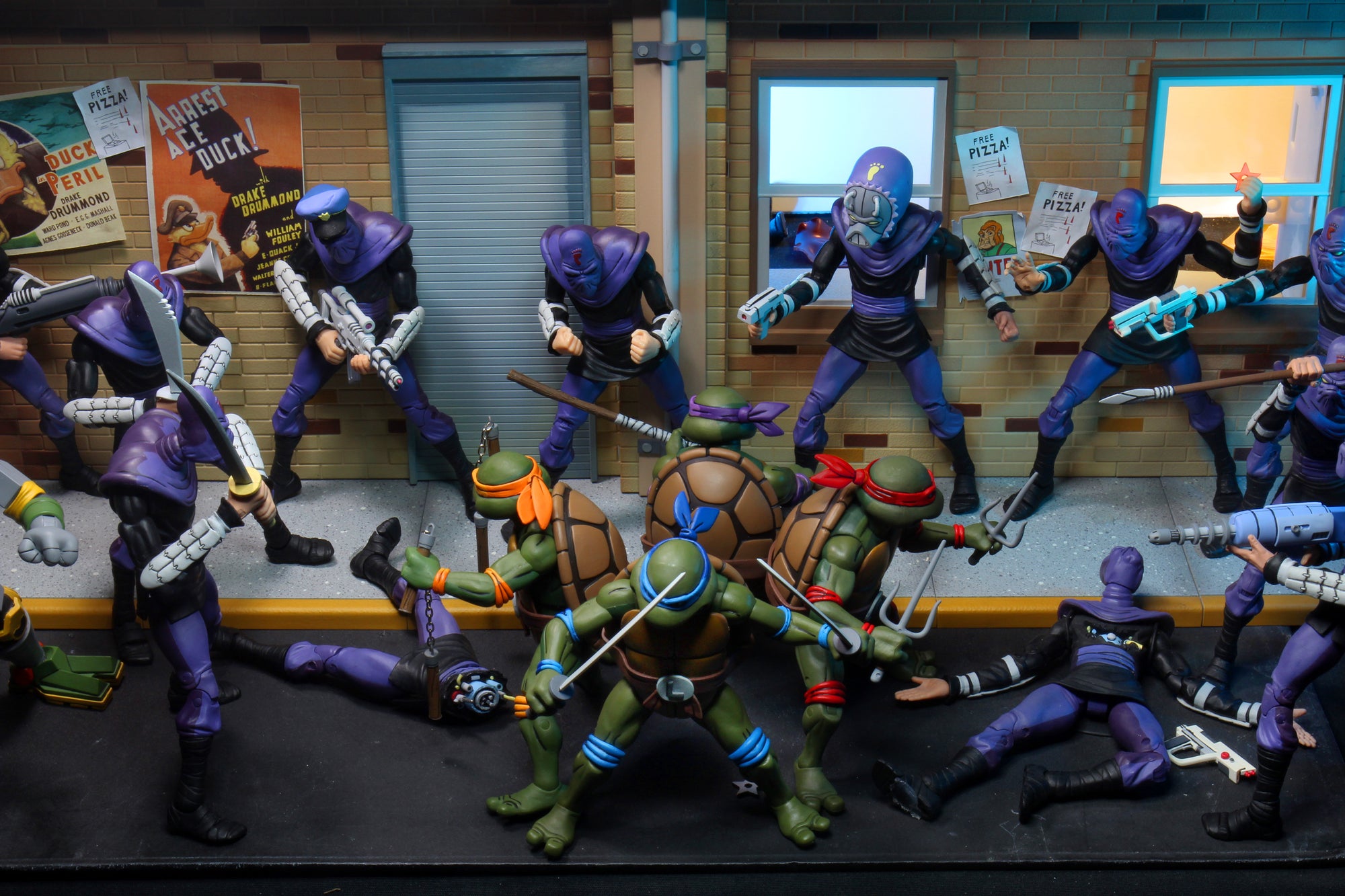 Teenage Mutant Ninja Turtles (Cartoon) – Street Scene Diorama – NECA