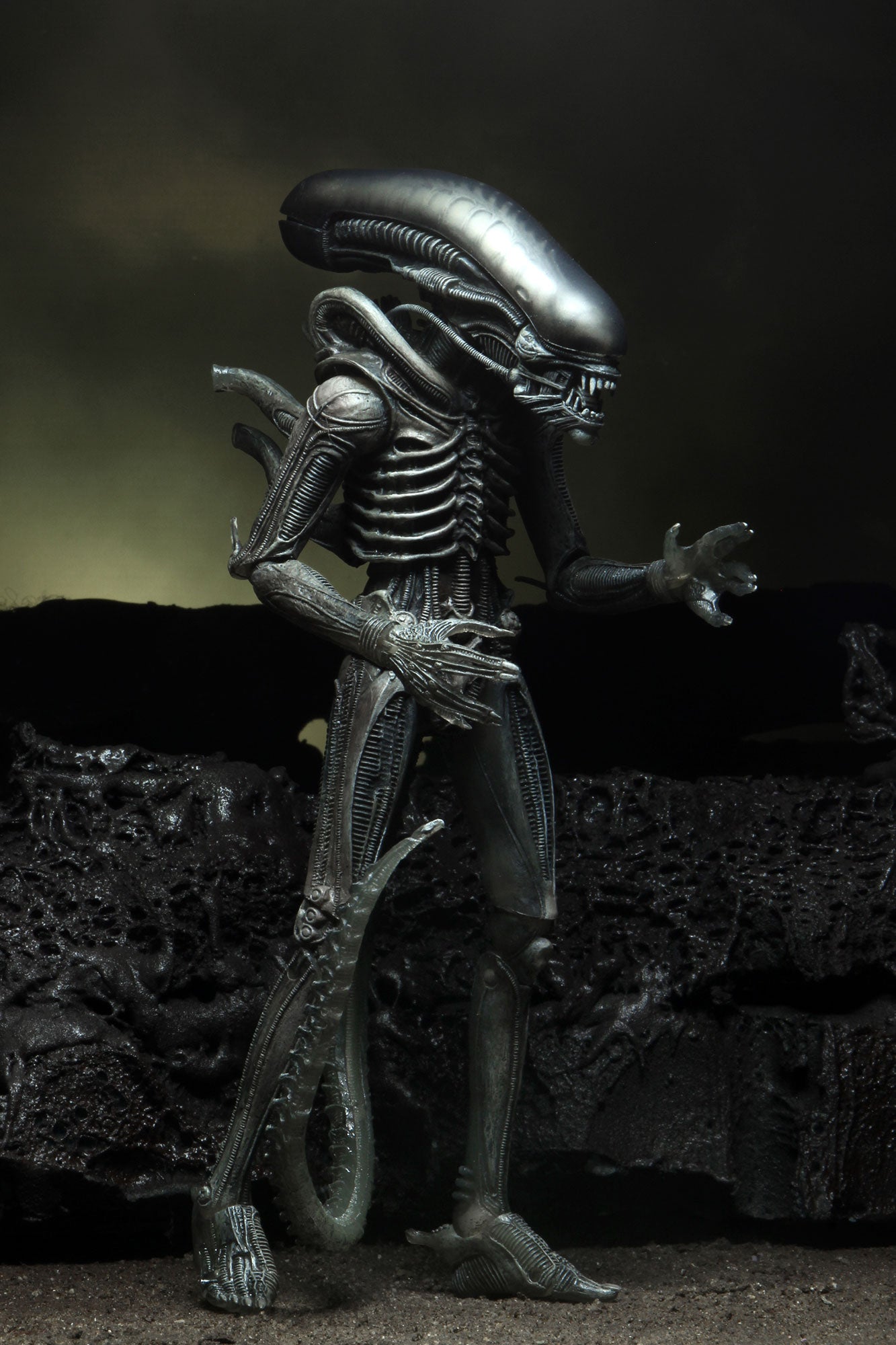 Alien - 40th Anniversary Asst 4 Giger-inspired Alien 7” Scale Action F ...