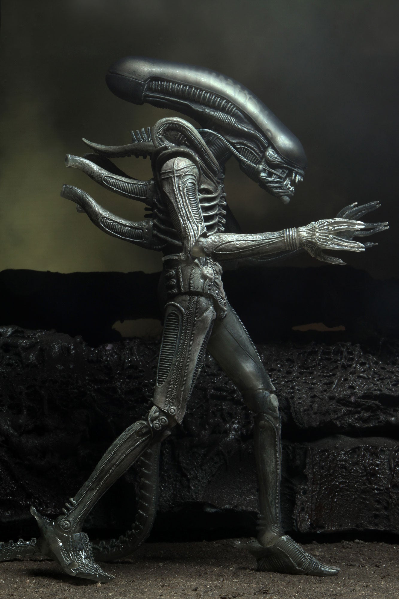 Alien - 40th Anniversary Asst 4 Giger-inspired Alien 7” Scale Action F ...