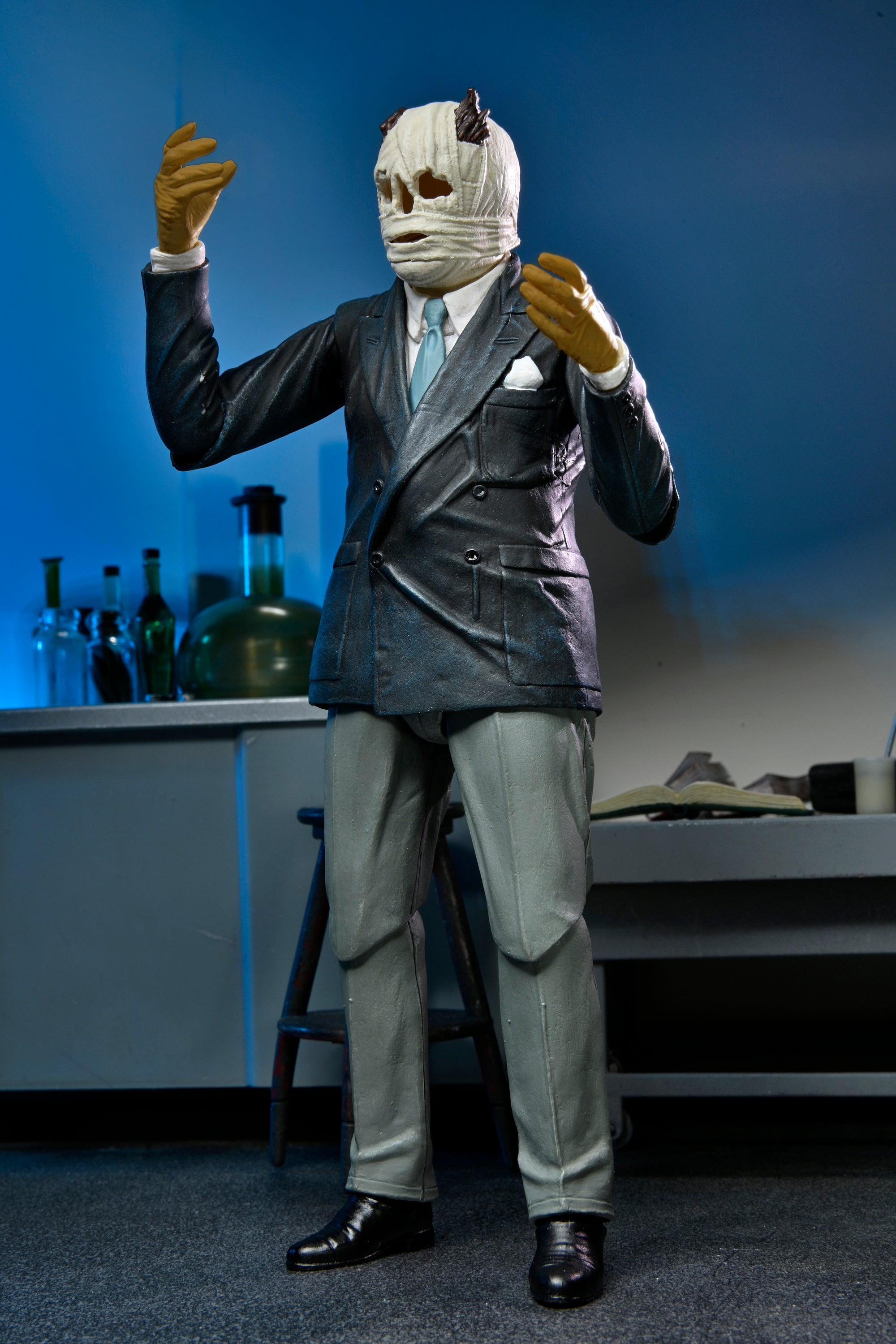 Universal Monsters - Ultimate Invisible Man 7" Scale Action Figure – NECA