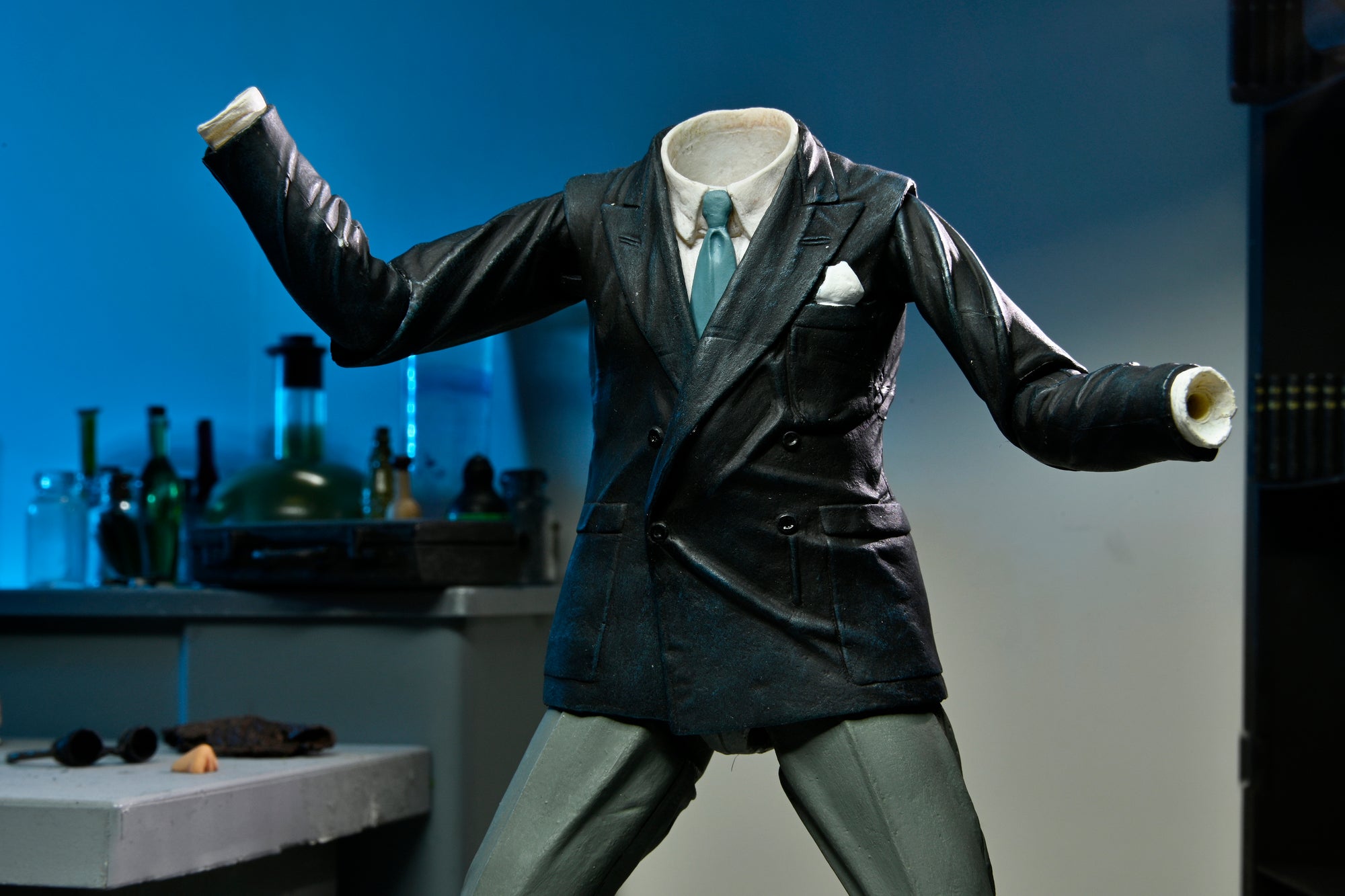 Universal Monsters - Ultimate Invisible Man 7" Scale Action Figure – NECA