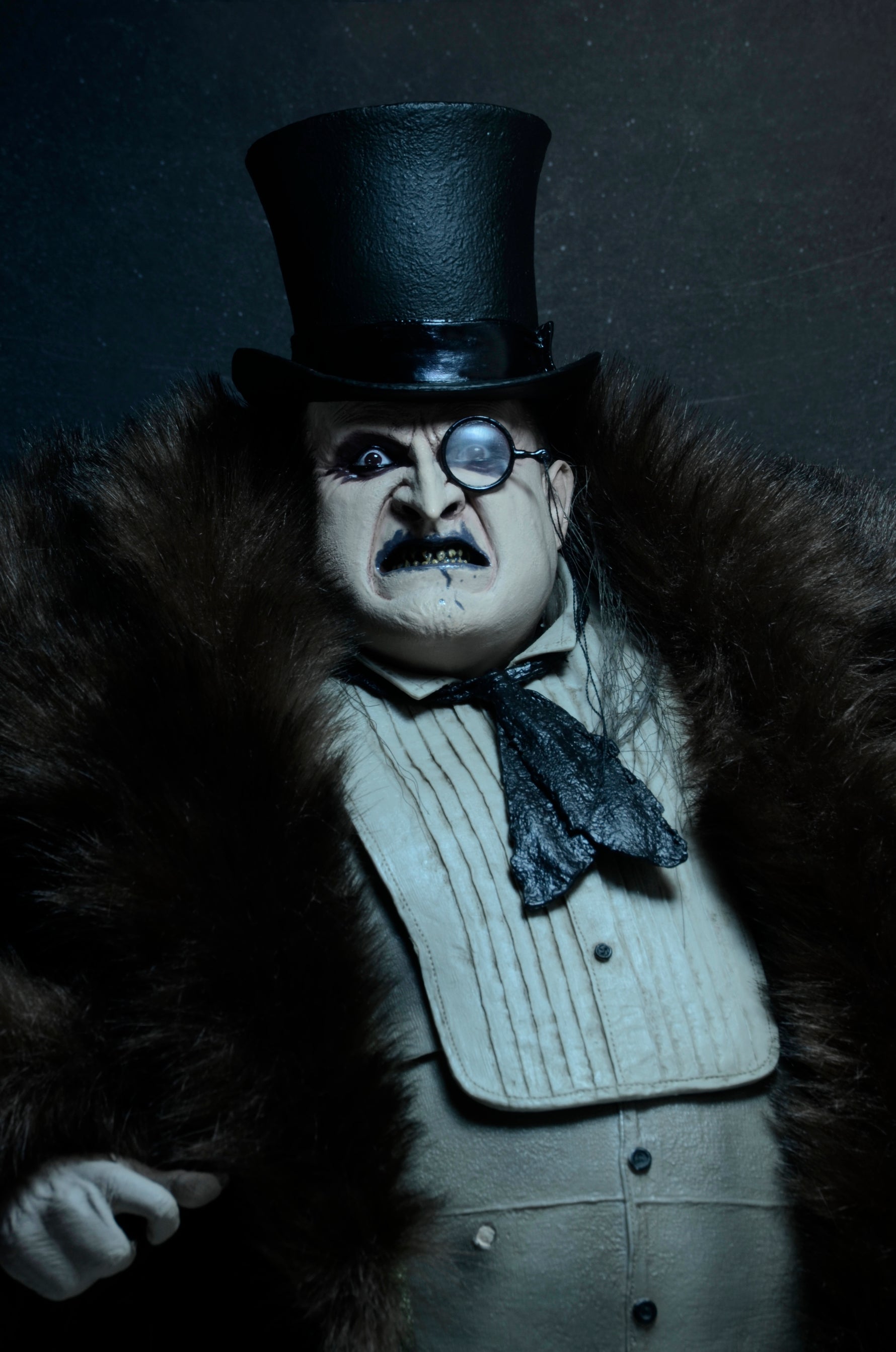 Batman Returns - 1/4 Scale Action Figure - Penguin (Danny Devito) – NECA
