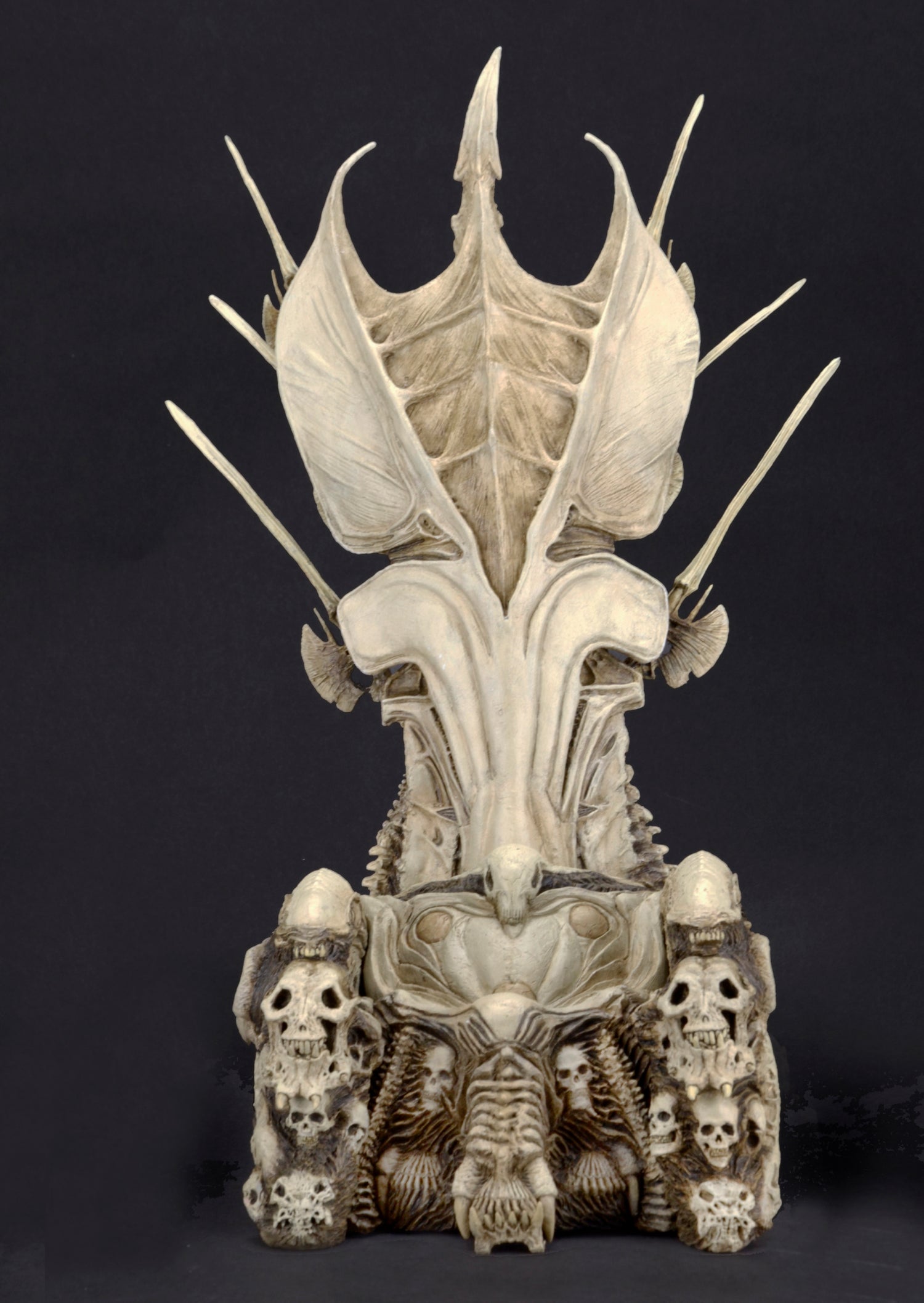 Predator - Bone Throne Diorama Element – NECA