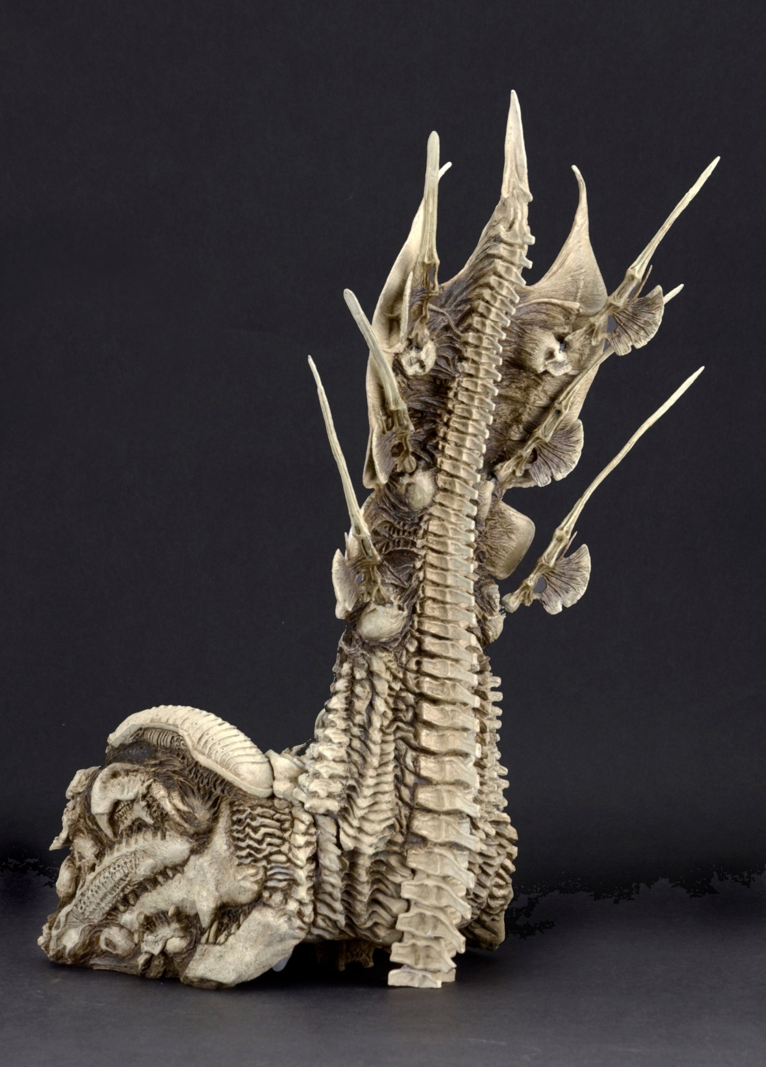 Predator - Bone Throne Diorama Element – NECA