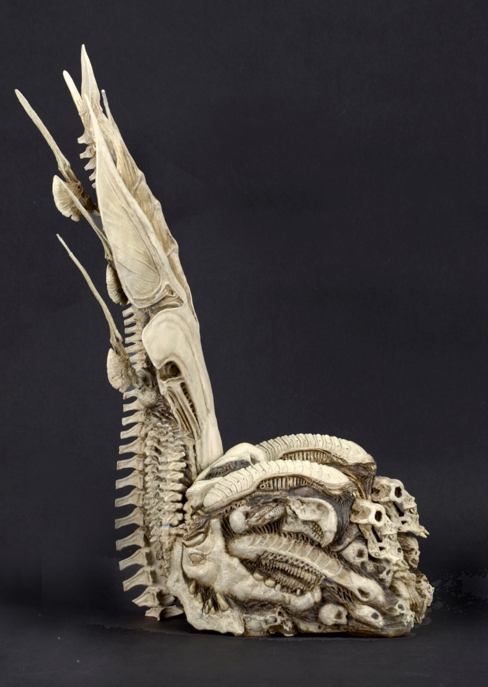Predator - Bone Throne Diorama Element – NECA