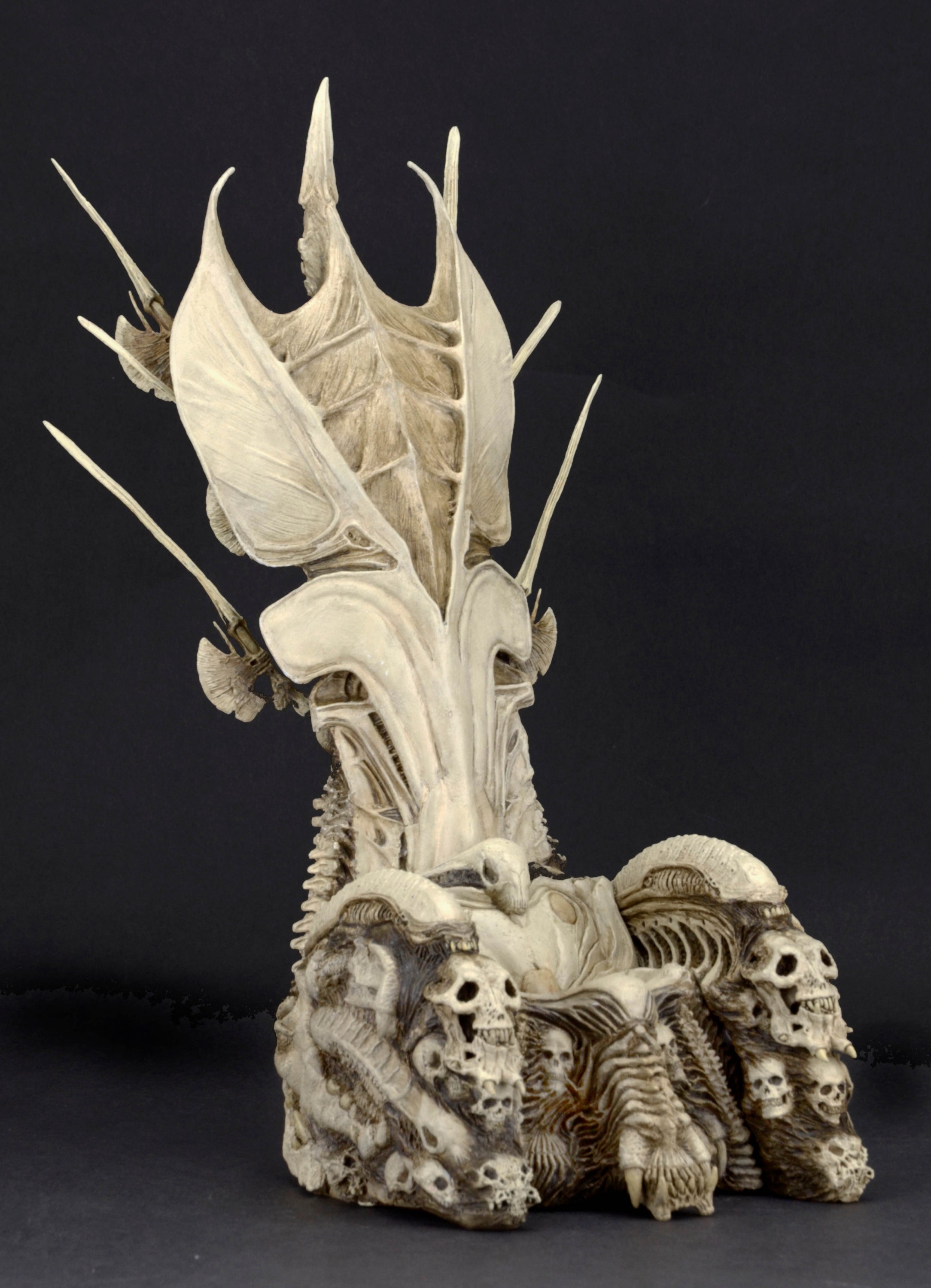 Predator - Bone Throne Diorama Element – NECA